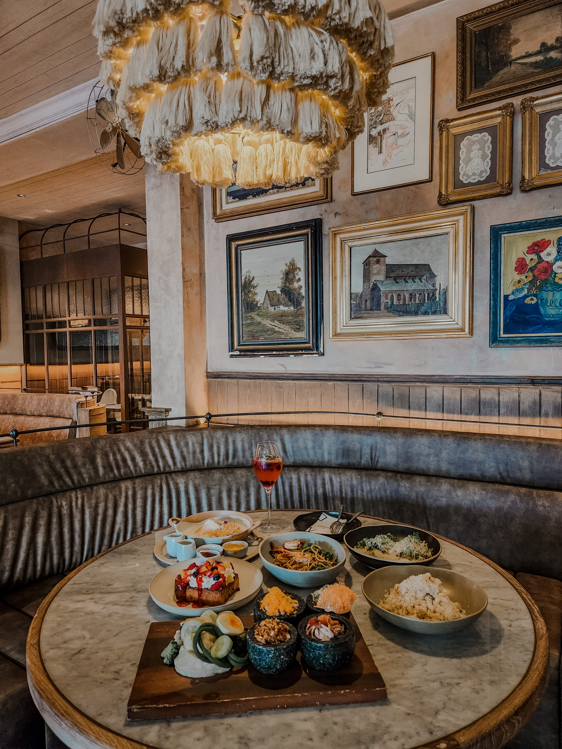 Day & Night – A relaxed and welcoming social space for meetings, group ...